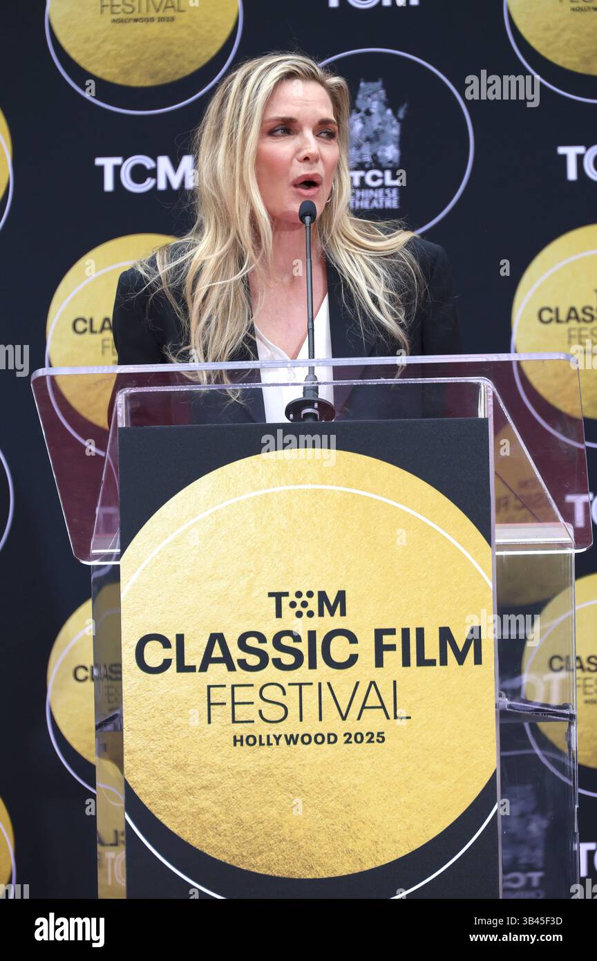 Michelle Pfeiffer bei ihrer Hand and Footprints Ceremony am TCL Chinese ...