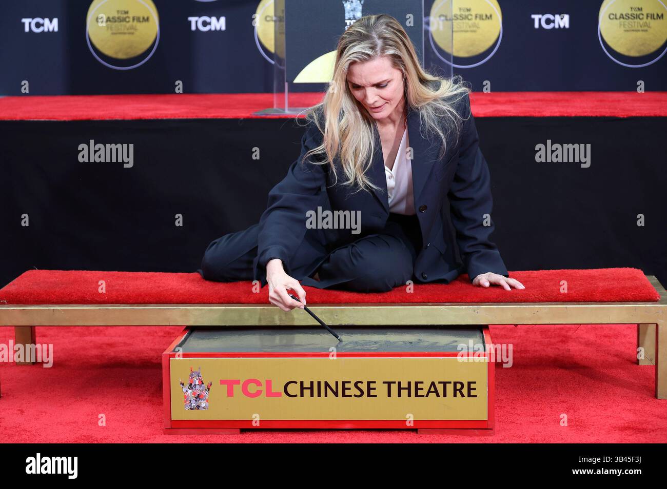 Michelle Pfeiffer bei ihrer Hand and Footprints Ceremony am TCL Chinese ...