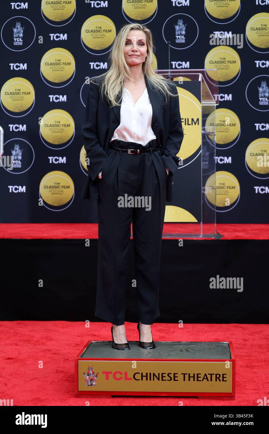 Michelle Pfeiffer bei ihrer Hand and Footprints Ceremony am TCL Chinese ...