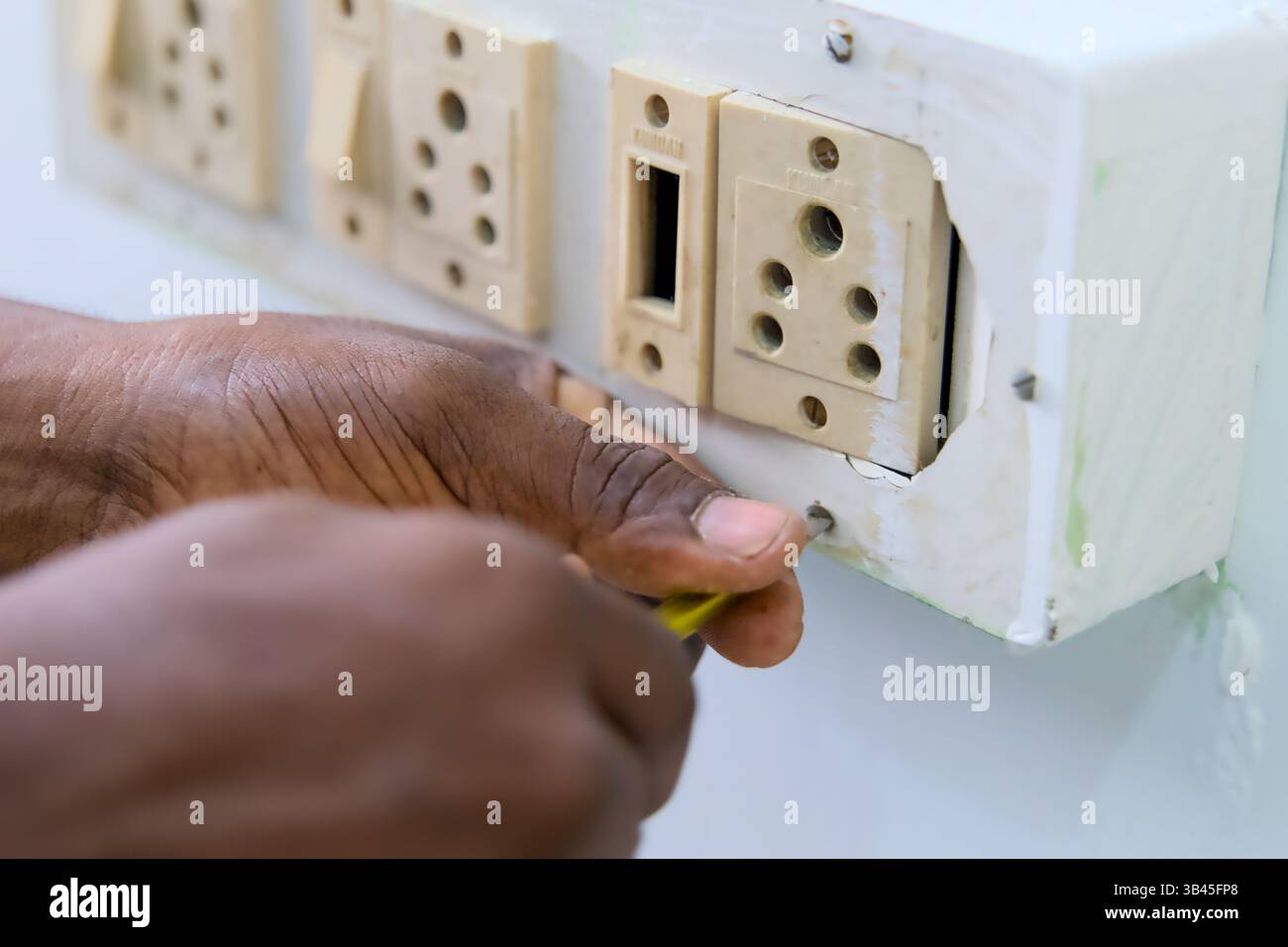 Electrical sockets hi-res stock photography and images - Alamy