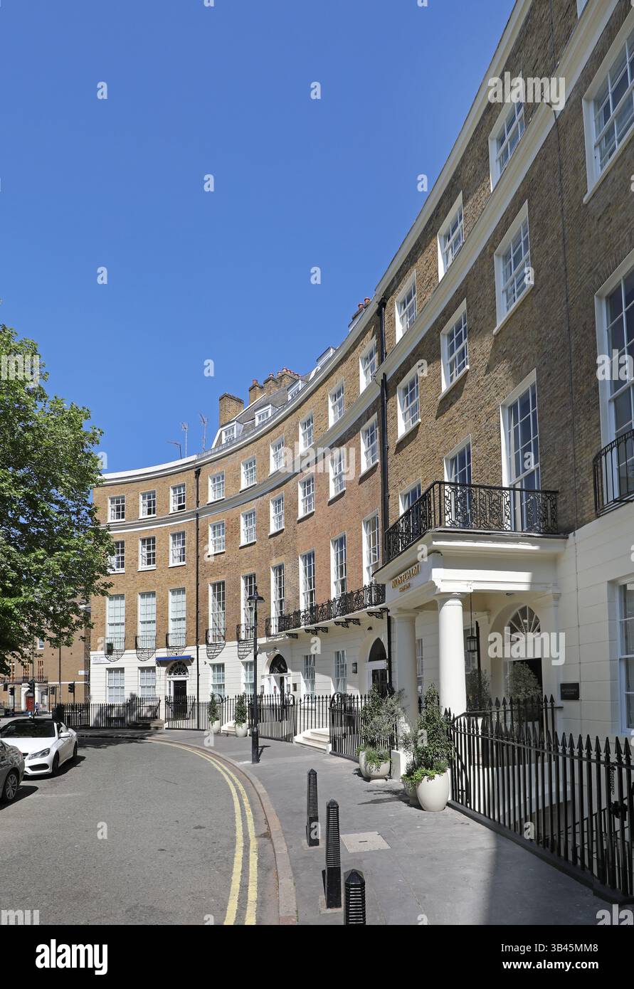 Crescent terrace of Georgian town houses on Great Cumberland Place in ...