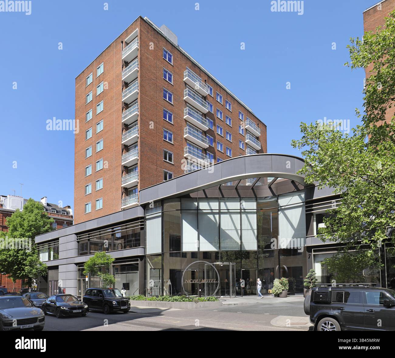 Berkeley hotel london exterior hi-res stock photography and images - Alamy