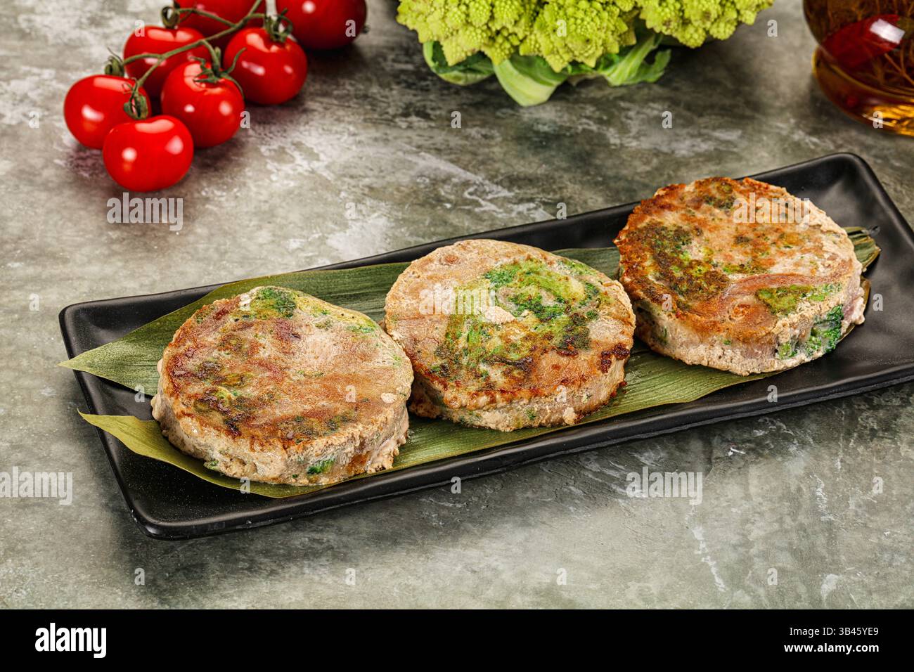 Roasted tuna medallion with broccoli cabbage Stock Photo - Alamy