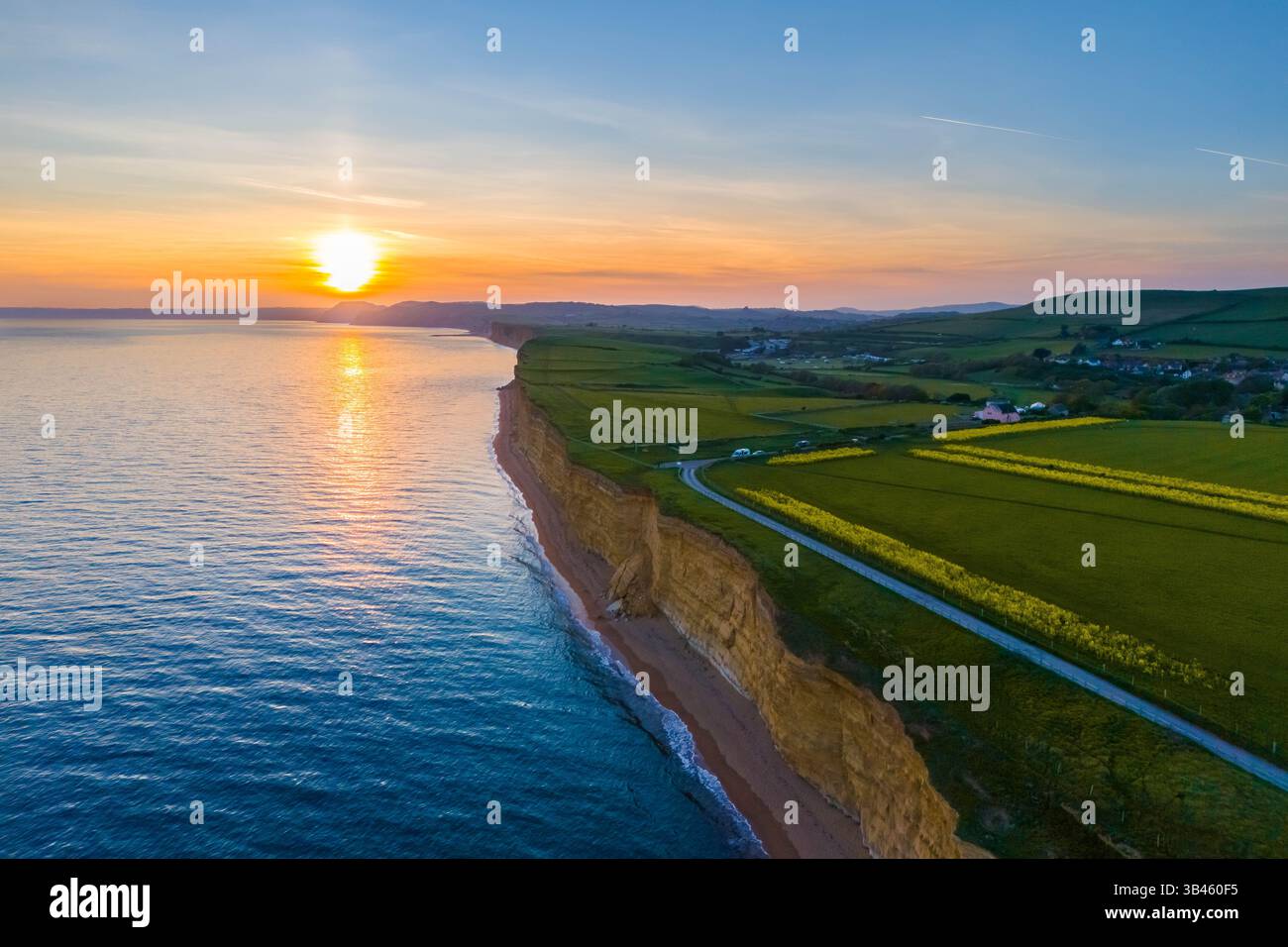 Burton Bradstock, Dorset, UK. 29th April 2025. UK Weather: Sunset on ...