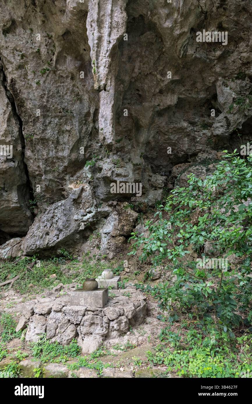Jars collecting sacred water from stalactites at Kifujinsama ...