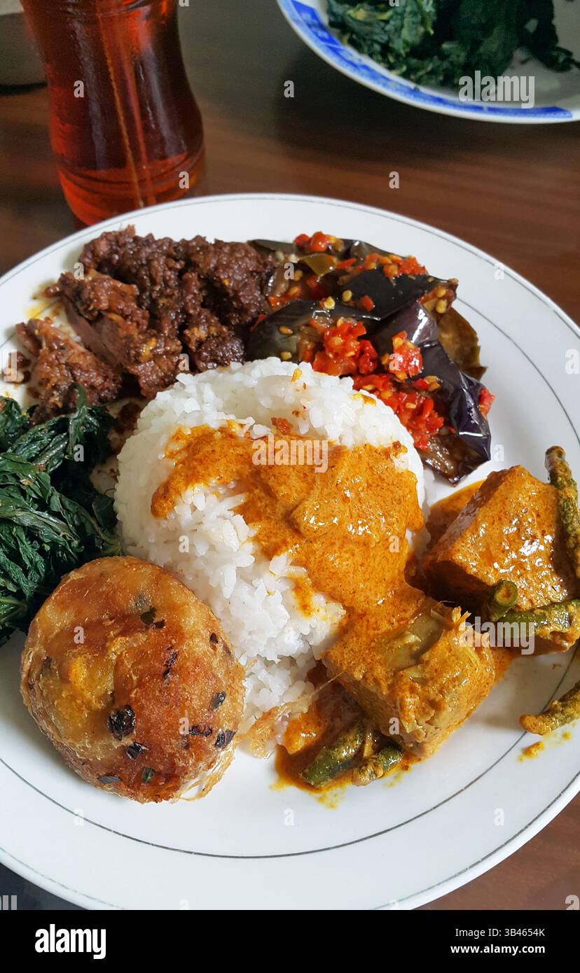 Nasi Padang Rendang, Indonesian food from West Sumatra with Beef ...