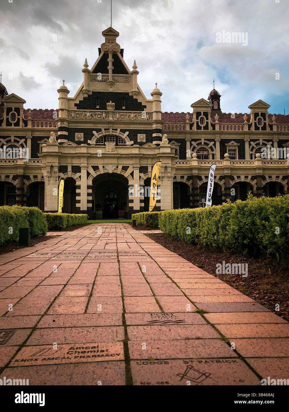 Dunedin historic Railway Station in Otago, New Zealand Stock Photo - Alamy