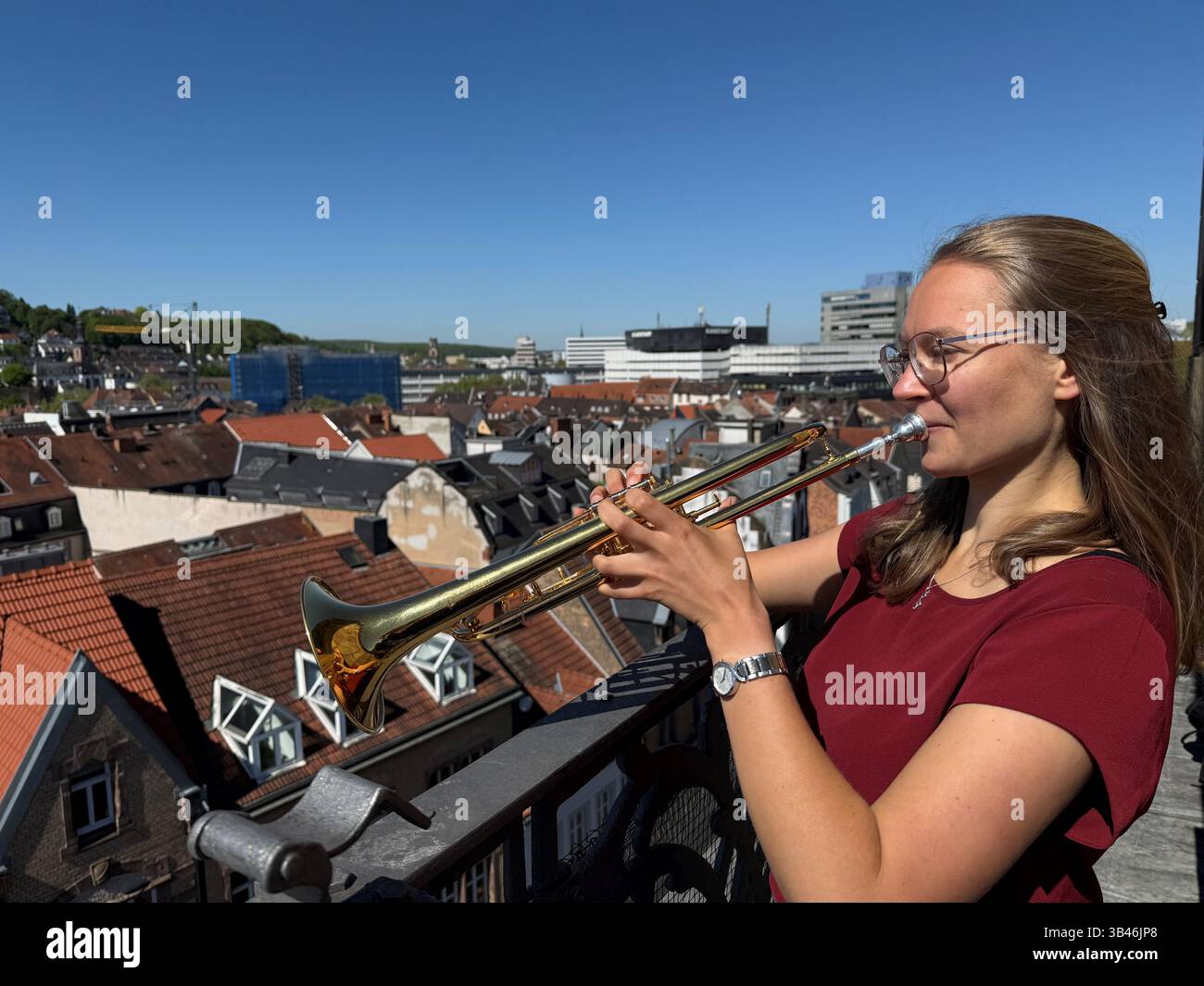 PRODUCTION - 28 April 2025, Saarland, Saarbrücken: Trumpeter Sophie ...