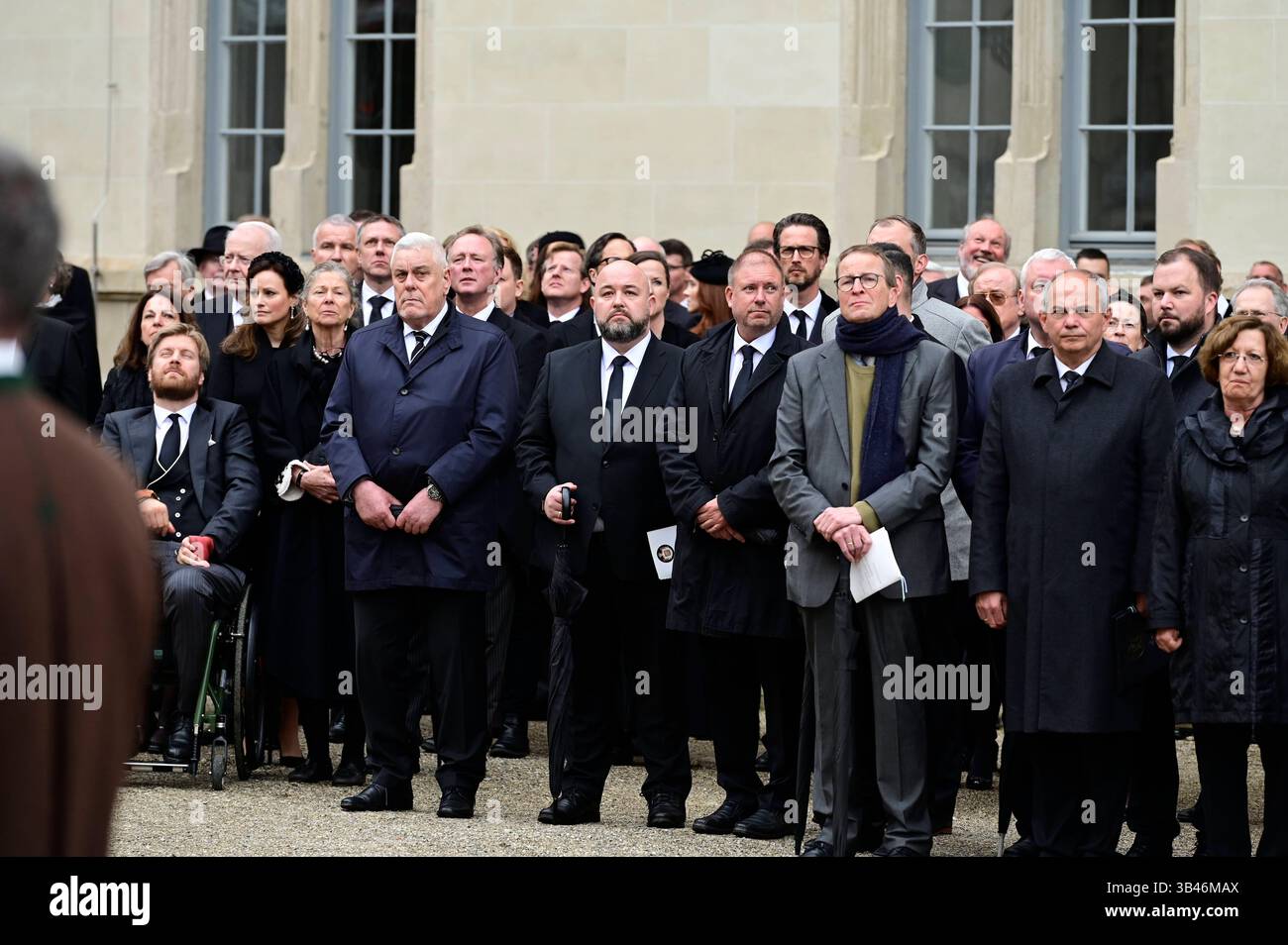 Gäste bei der Trauerfeier für Andreas Prinz von Sachsen-Coburg und ...