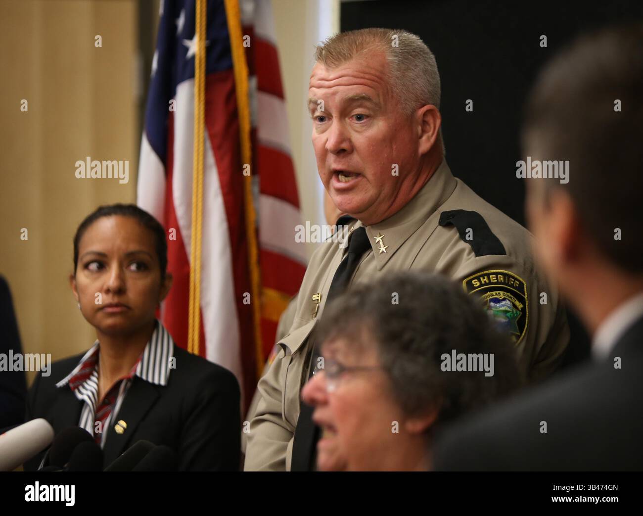Special agent john douglas hi-res stock photography and images - Alamy