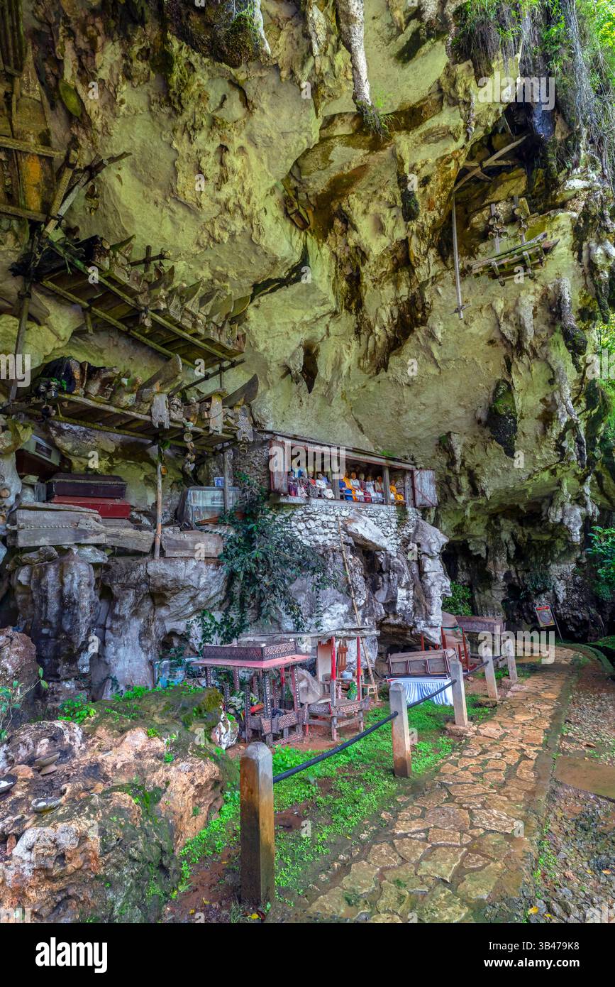 Cave Cemetery Londa. Toraja Utara, Sulawesi, Indonesia. Londa Cave ...