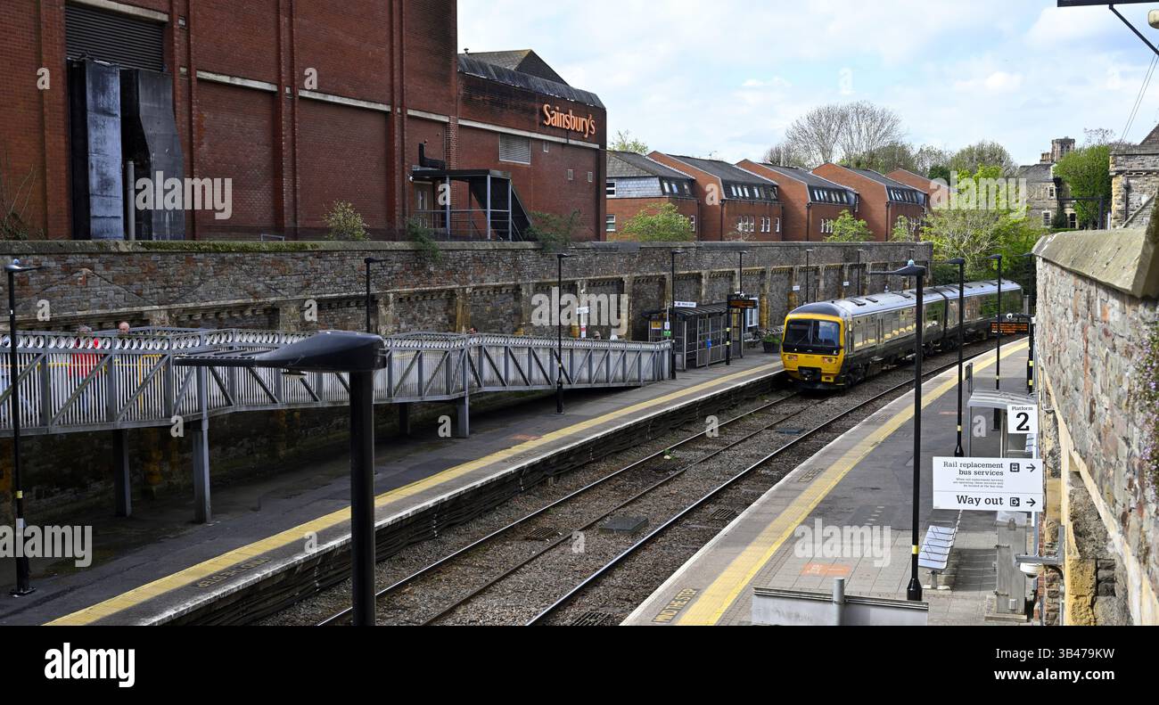 Train leaving Bristol Clifton Down Station, UK Stock Photo - Alamy