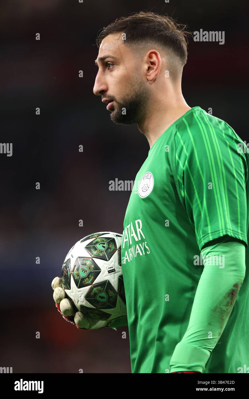 London, UK. 29th Apr, 2025. Gianluigi Donnarumma (PSG) at the Arsenal v ...