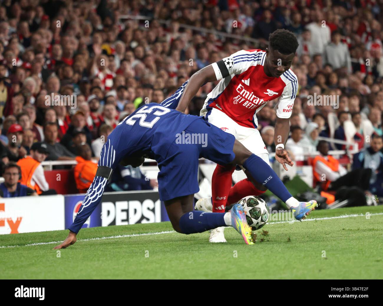 Saka psg emirates arsenal 2025 hi-res stock photography and images - Alamy