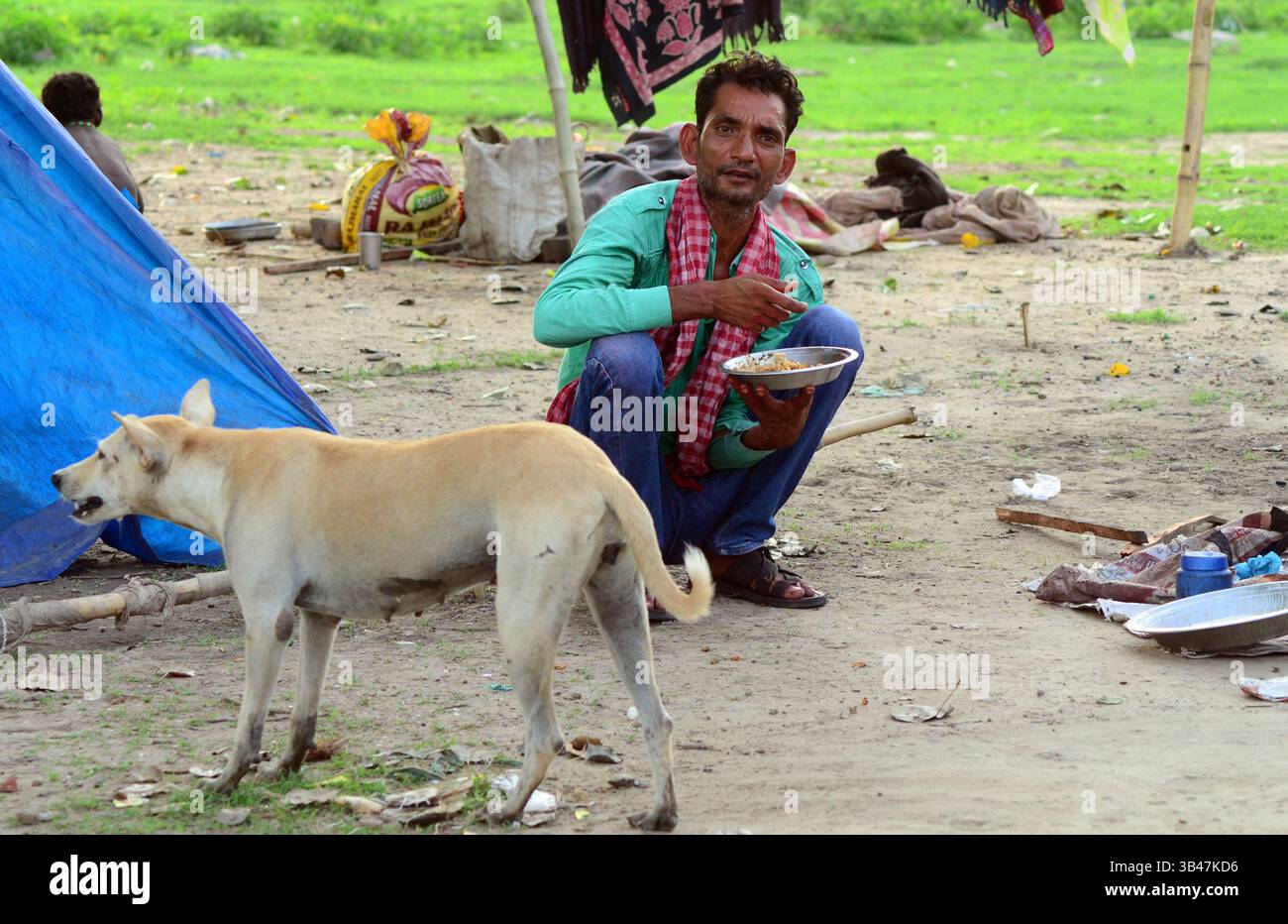 Homeless indian man eating in hi-res stock photography and images - Alamy