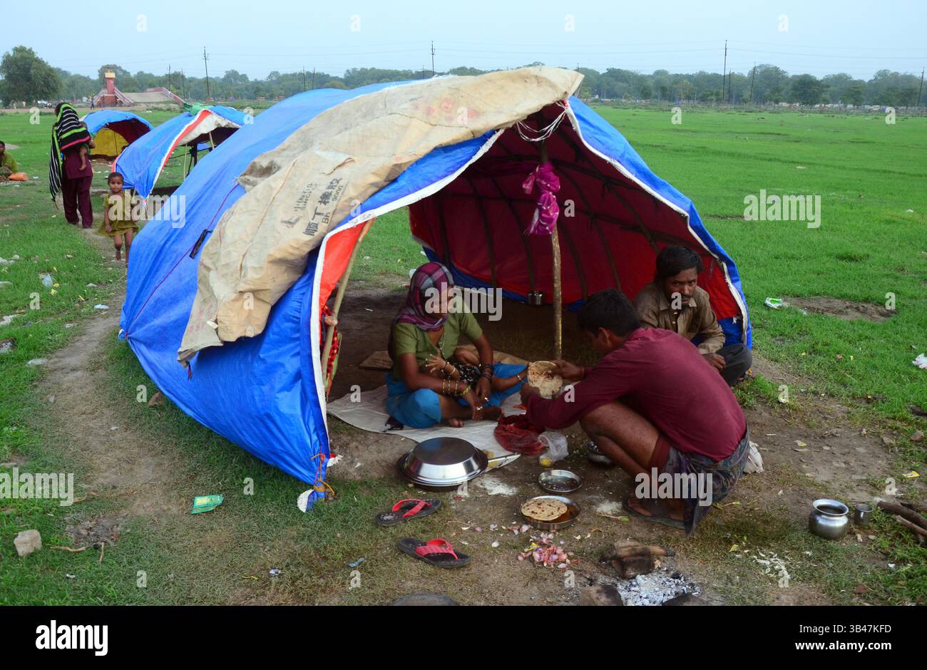 Homeless family living in hi-res stock photography and images - Alamy