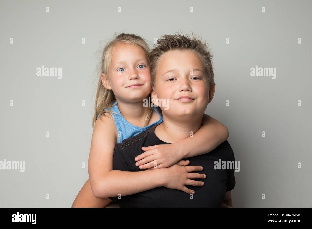 Joyful brother and sister friendship. Childhood and happiness Stock ...