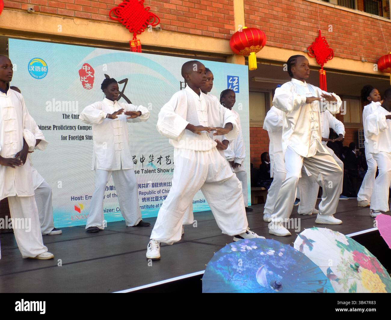 (250430) -- WINDHOEK, April 30, 2025 (Xinhua) -- Namibian students ...
