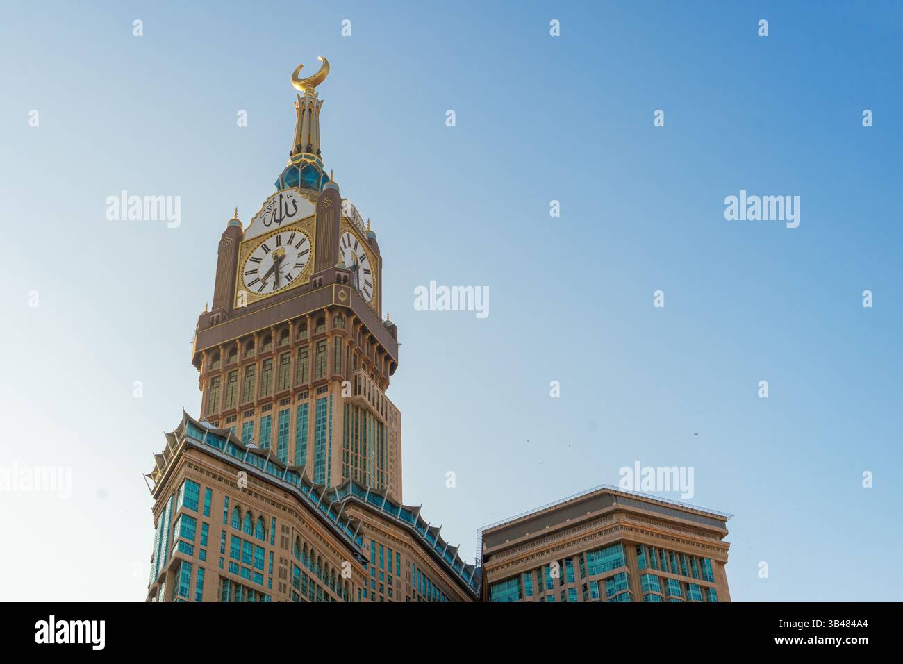 Mecca clock tower hi-res stock photography and images - Alamy