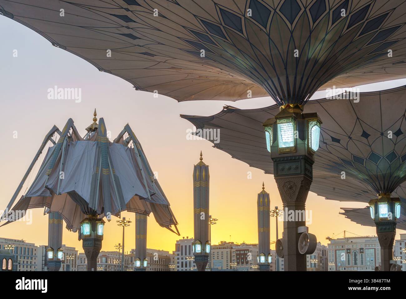 Unique footage of the opening of the famous umbrellas in to Al-Masjid ...