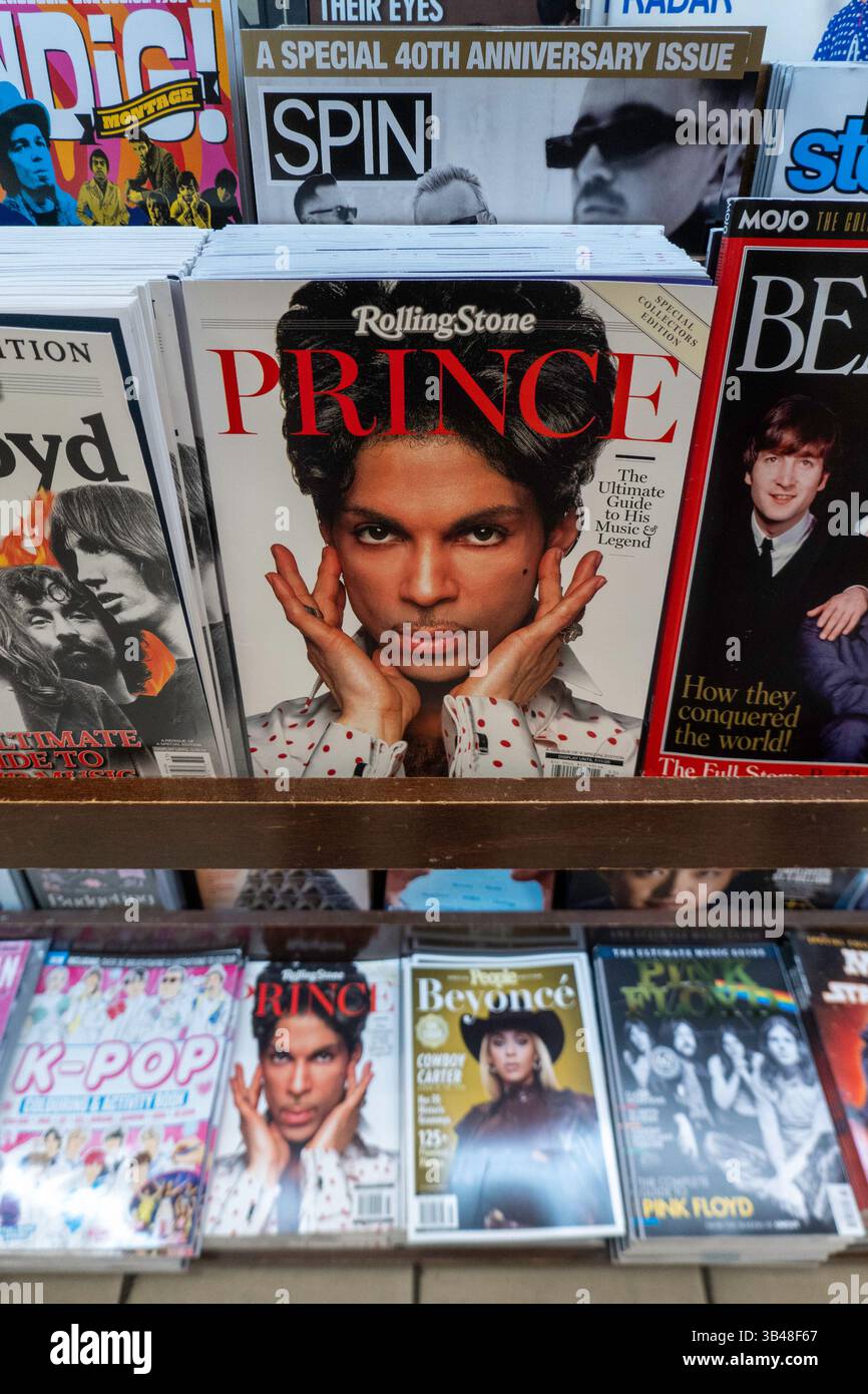 Barnes & Noble Booksellers on Fifth Avenue in New York City has a wide ...