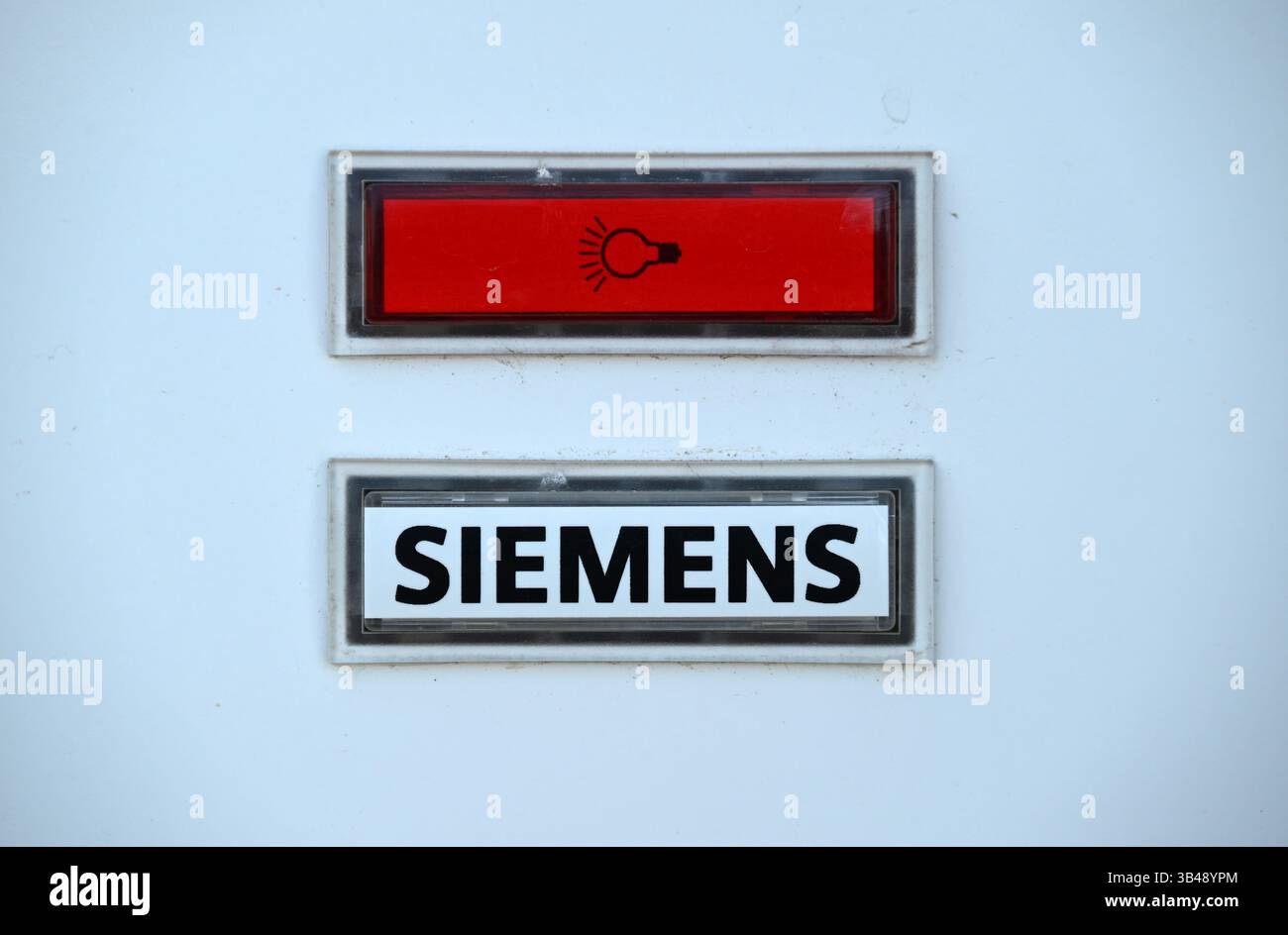 Gotha, Germany. 30th Apr, 2025. The "Siemens" lettering on the doorbell ...