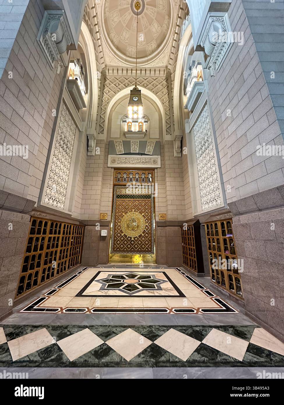 beautiful golden door gate to the Prophet's Mosque in Medina Stock ...