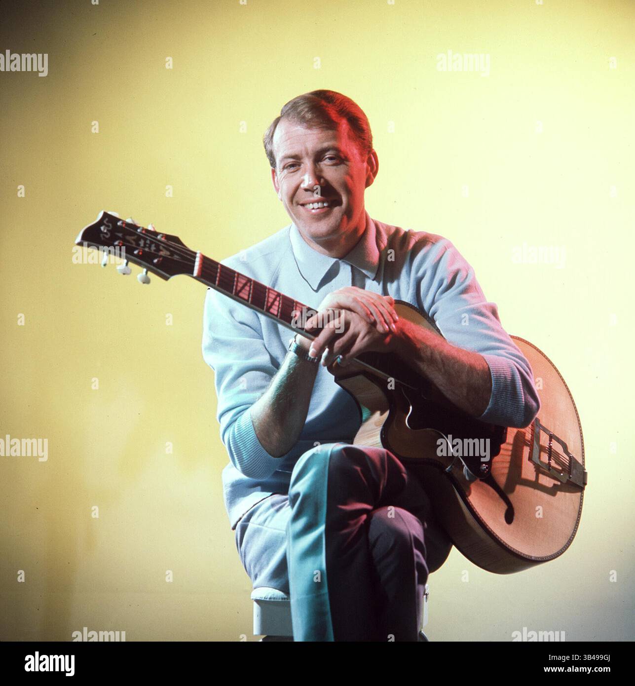 June 2, 2015 - Irish singer and TV entertainer VAL DOONICAN has died ...