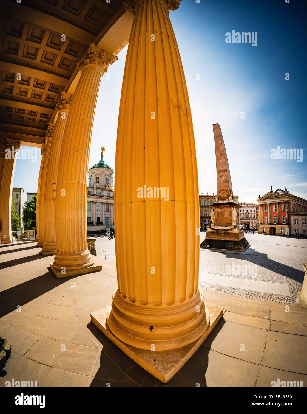 Potsdam, Landeshauptstadt Brandenburg: Alter Markt, Platz mit Obelisk ...