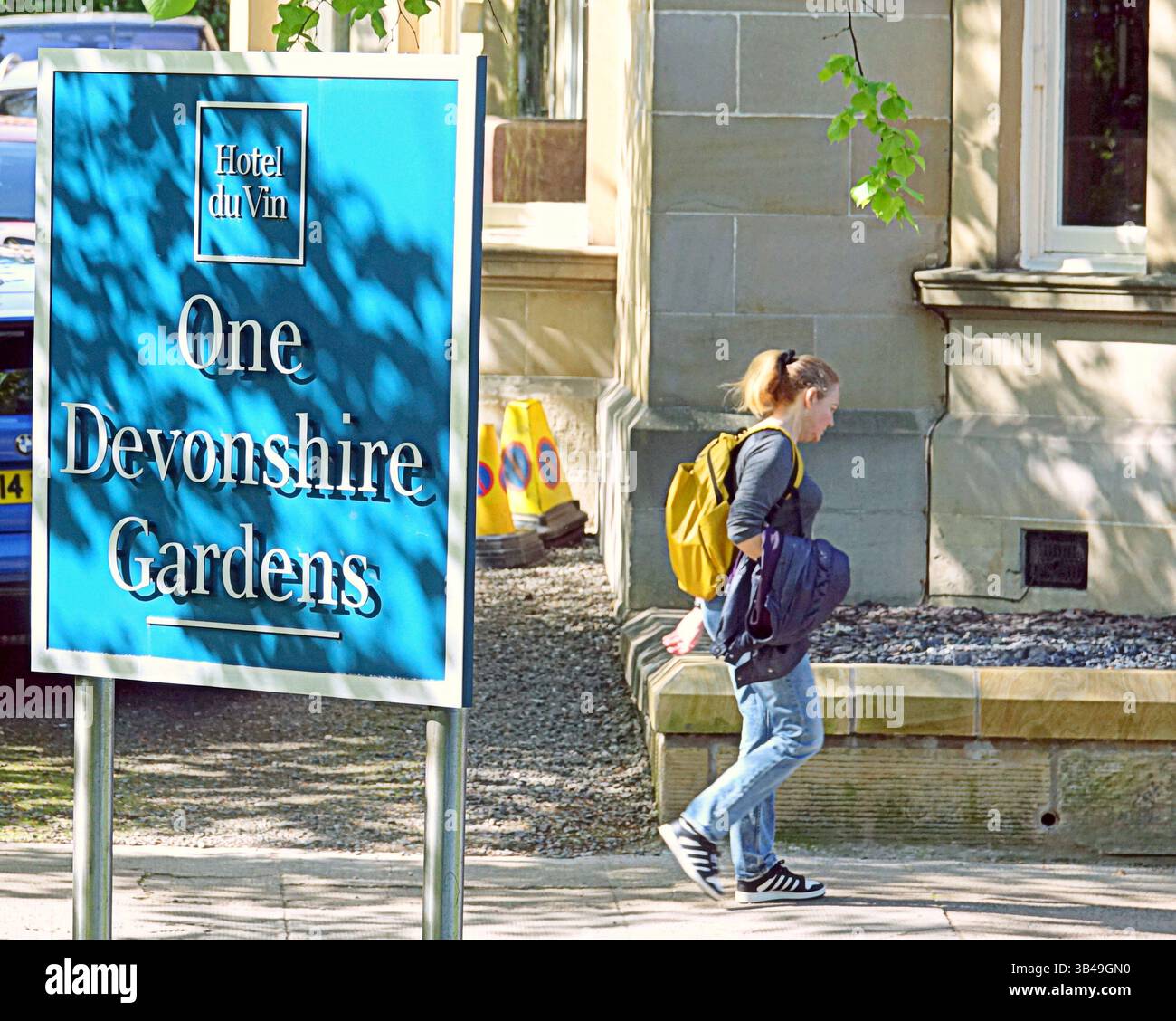 Glasgow, Scotland, UK. 29th April, 2025. UK Weather: Hot city centre as ...
