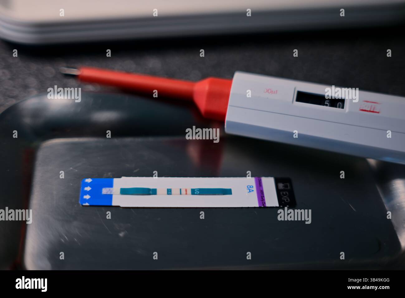 Berlin, Germany. 29th Apr, 2025. ILLUSTRATION - A rapid HIV test is ...