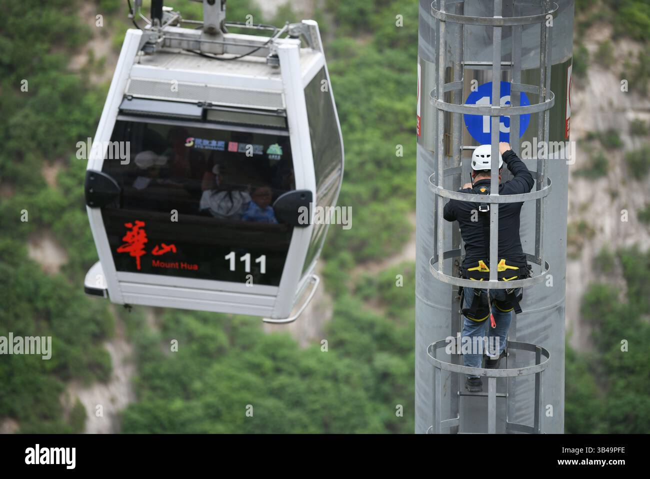 (250430) -- WEINAN, April 30, 2025 (Xinhua) -- A maintenance worker conducts routine inspection ...
