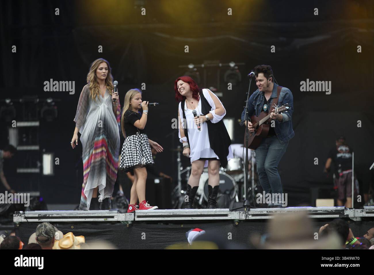 Aug. 8, 2015 - Oro-Medonte, Ontario, Canada - The Stellas (L-R) LENNON ...