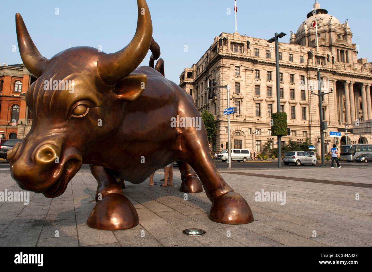 Shanghai Bull Sister of Wall Street Bull. Bronze sculpture of bull on ...