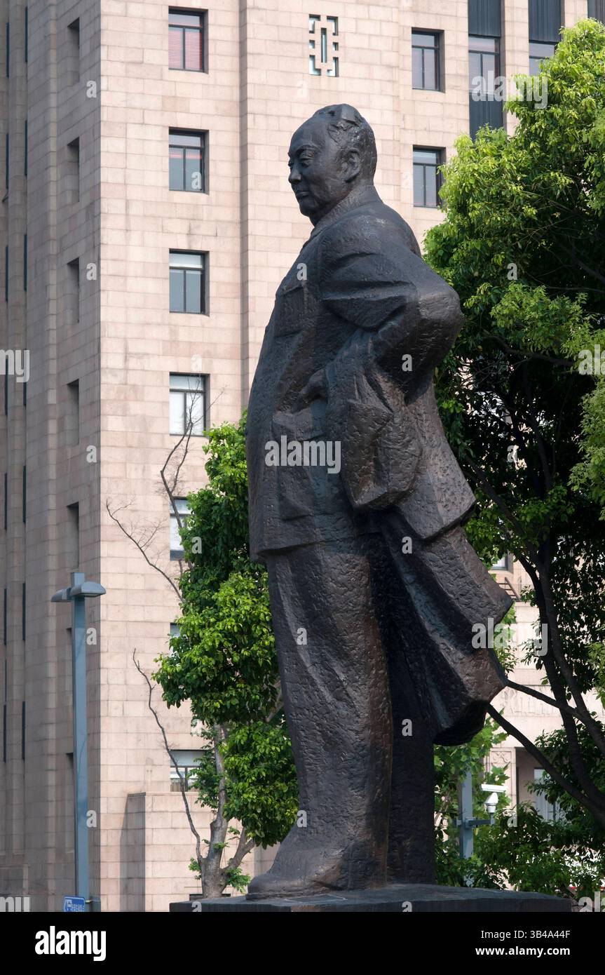 Chairman Mao statue on the Bund in central shanghai, Chen Yi Statue ...
