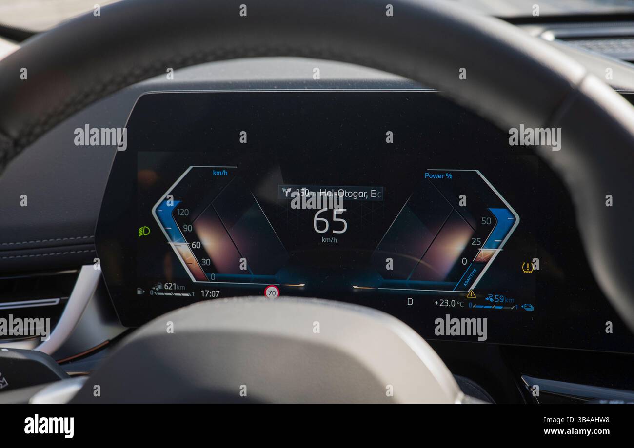 Screen display of car status warning Stock Photo - Alamy