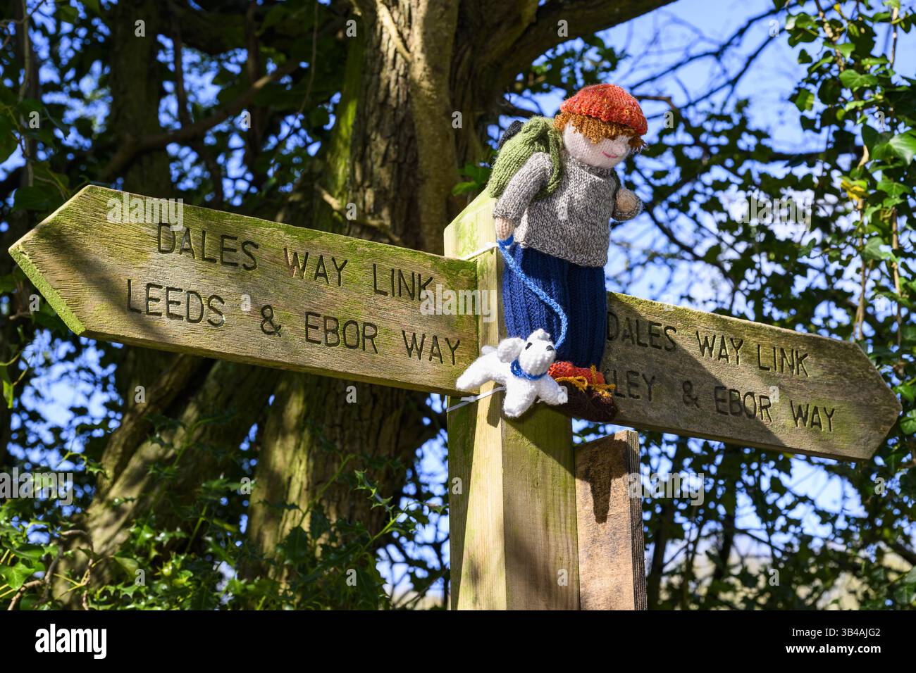 Yarn bombing knitted artwork hi-res stock photography and images - Alamy