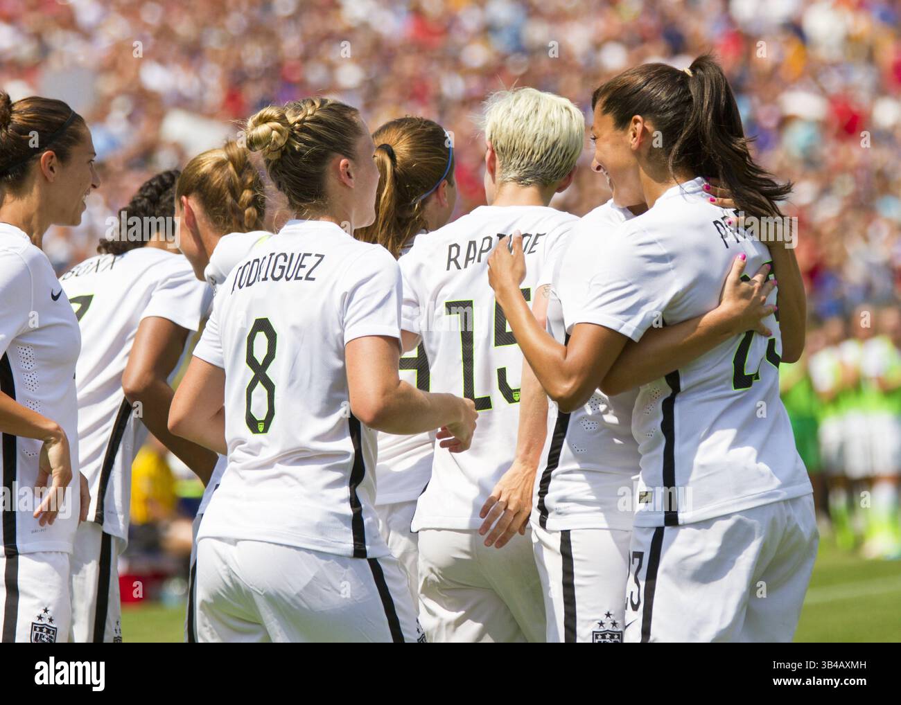 Megan rapinoe world cup first goal hi-res stock photography and images ...