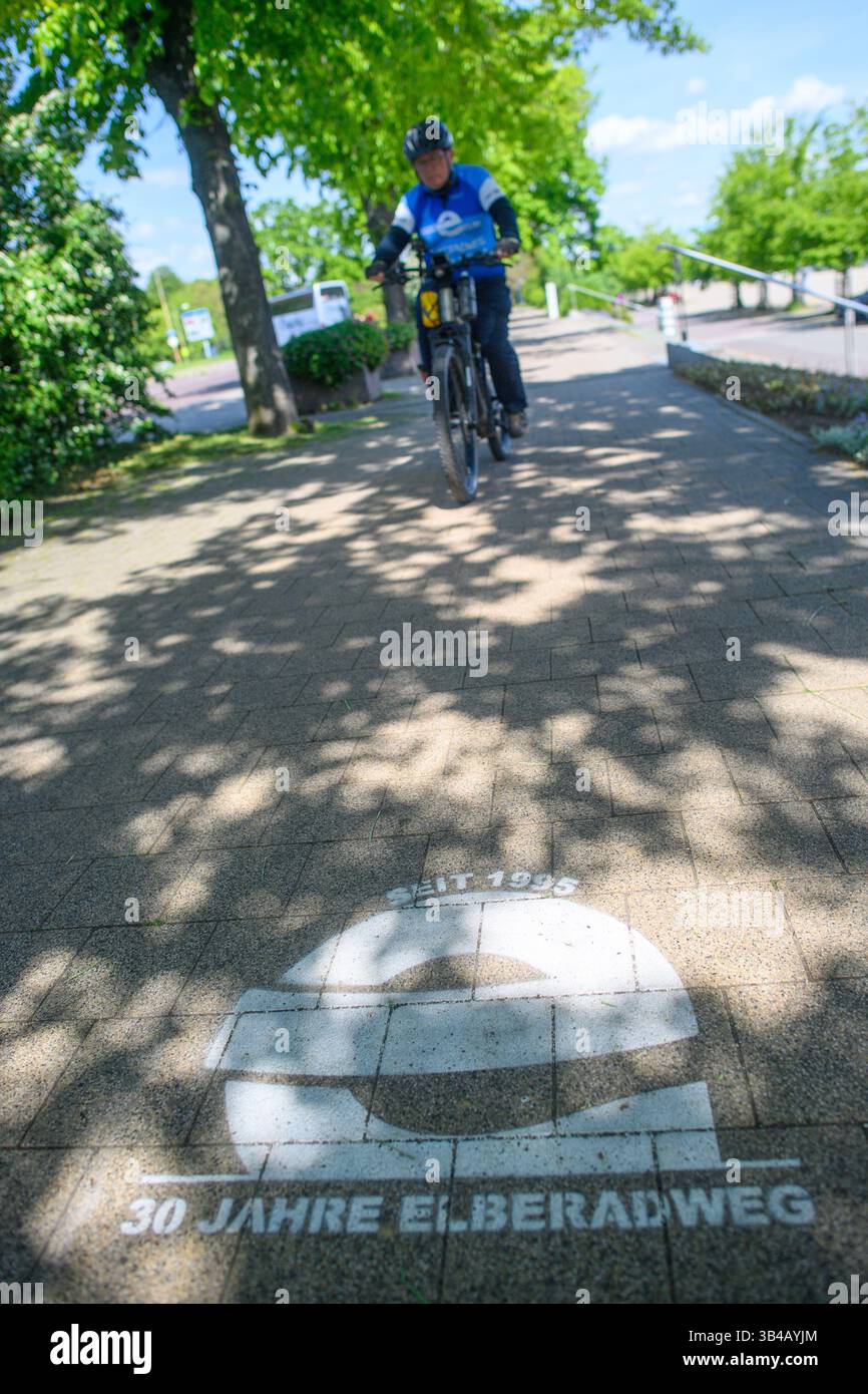 Magdeburg, Germany. 30th Apr, 2025. An "e" and "Since 1995" as well as ...