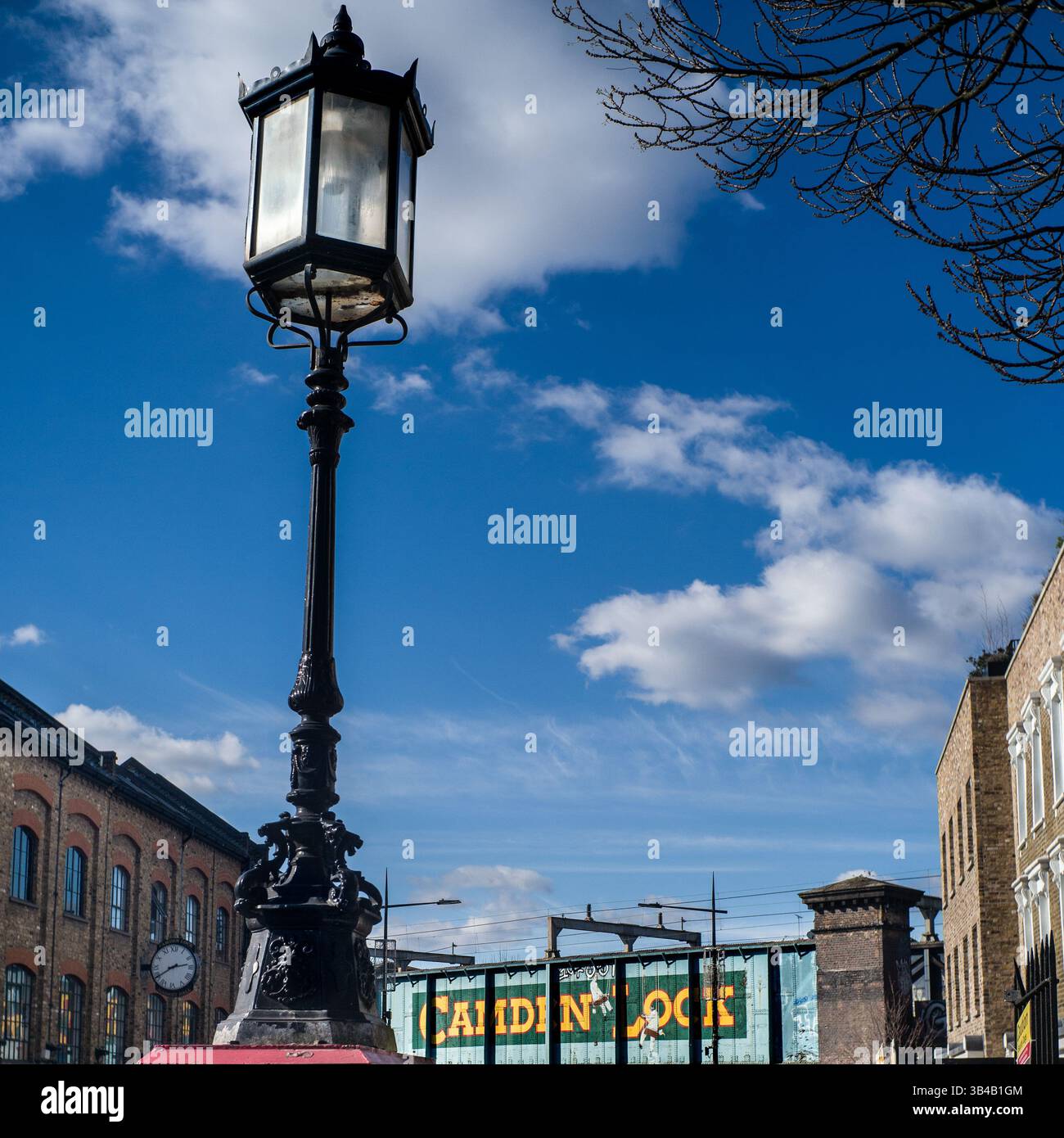 Edwardian street lamp camden lock bridge hi-res stock photography and ...