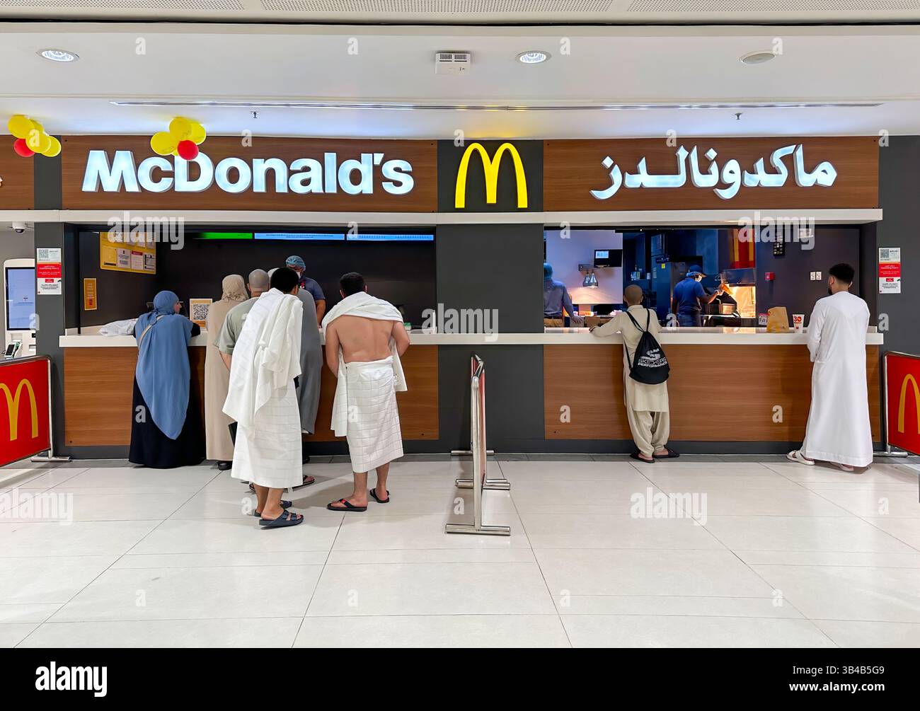 Mcdonalds restaurant busy ordering hi-res stock photography and images ...