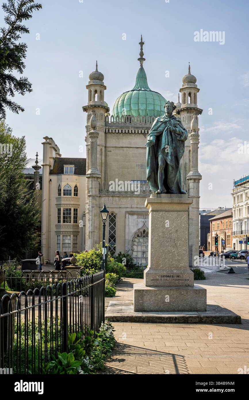 Statue of King george IV at the Brighton Royal Pavilion Gardens in ...
