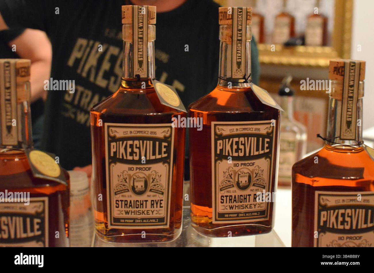 Top shelf spirit hi-res stock photography and images - Alamy