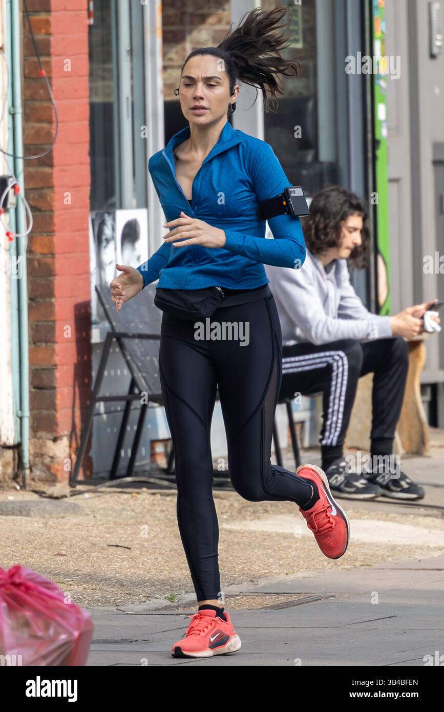 Gal gadot filming the runner hi-res stock photography and images - Alamy
