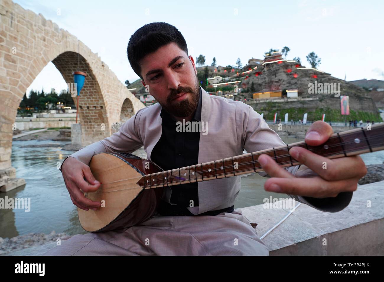 Zakho, Iraq. 29th Apr, 2025. A Kurdish man plays the oud in front of ...