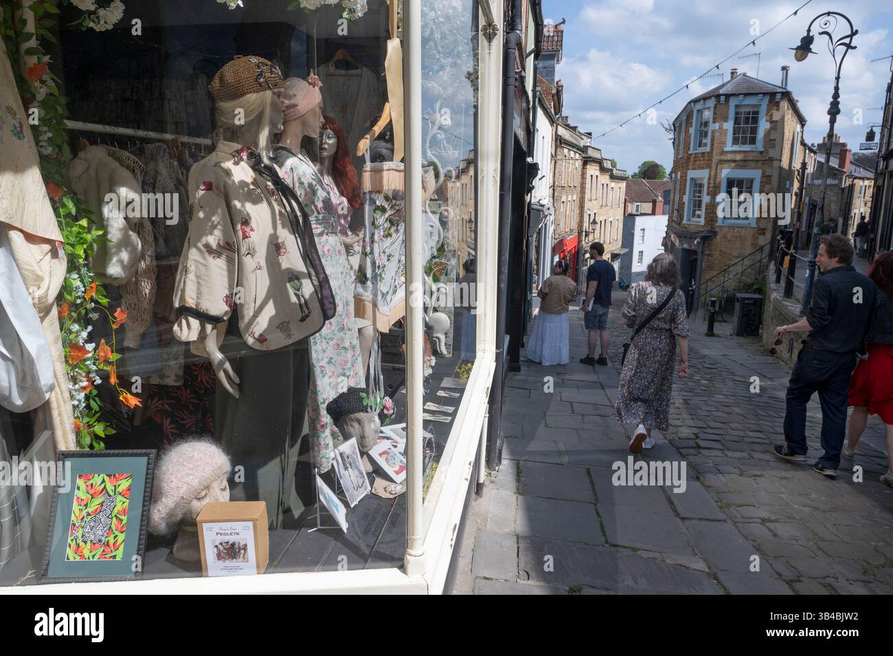 Frome, Somerset in Spring. Catherine Hill. Small shops Stock Photo - Alamy