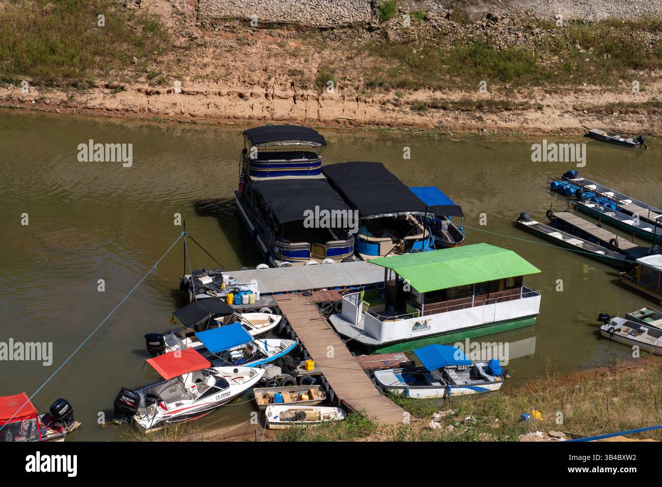 Tour boats at a dock on the Embalse Del Peñol or Guatape-Penol Reservoir in Colombia Stock Photo ...