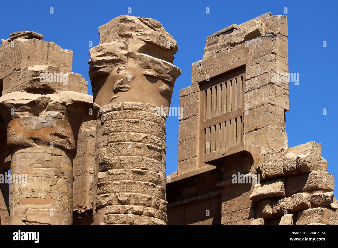 Ruined Columns and Symbolic Heb-Sed Window at Karnak Temple, Luxor ...