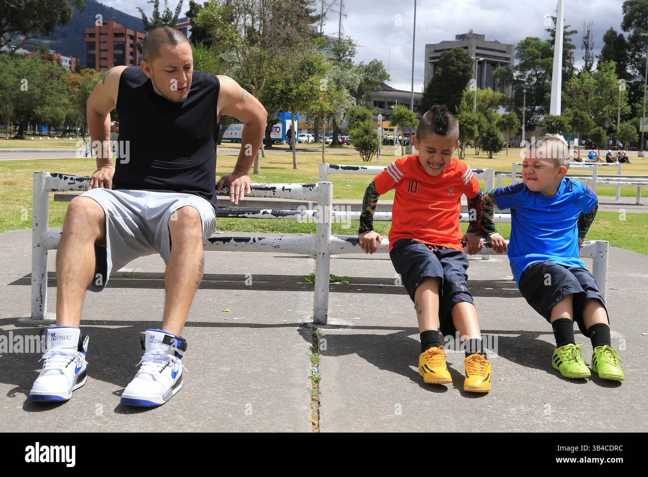 Algunos con sus hijos hi-res stock photography and images - Alamy