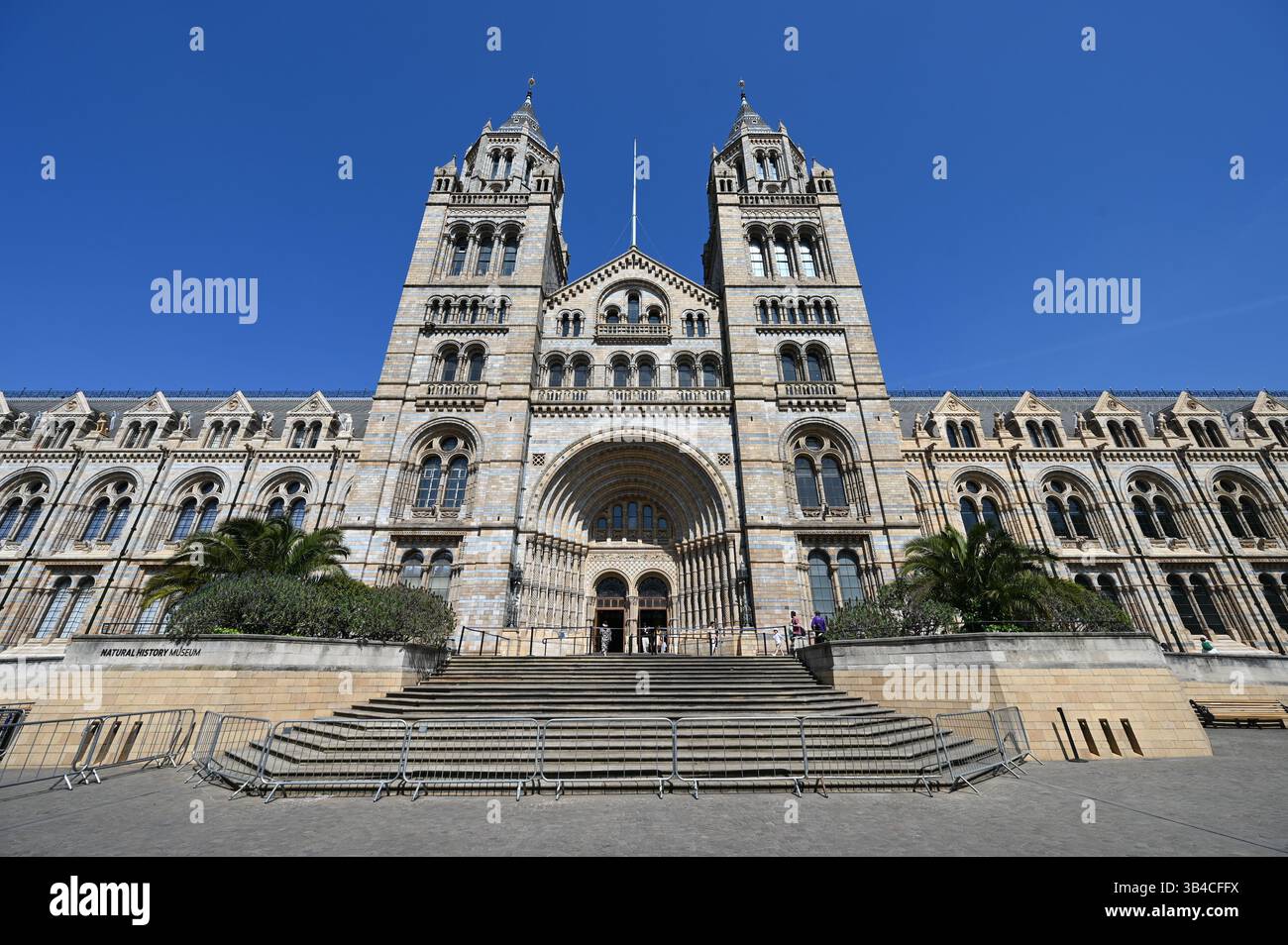 Outside view of the Natural History Museum in London Stock Photo - Alamy